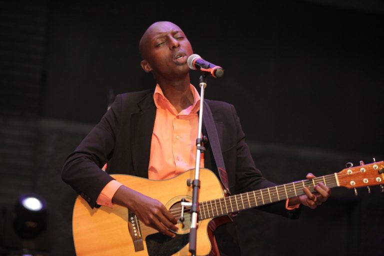 Abahanzi 10 Beza Baririmba Indirimbo zo kuramya no guhimbaza Imana ...